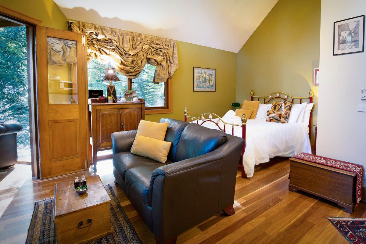 Treehouse Cottage - Dandenong Ranges Accommodation Olinda Melbourne ...