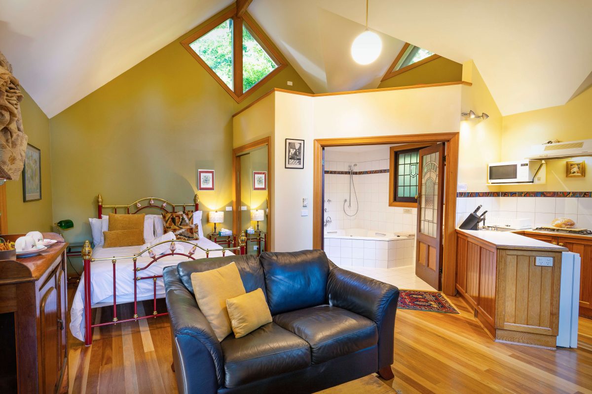 Treehouse Cottage - Dandenong Ranges Accommodation Olinda Melbourne ...